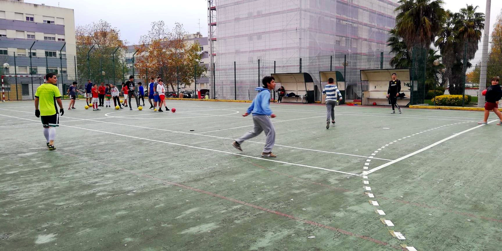 1º Encontro Sociodesportivo Bola Colorida - Treino conjunto de Futebol ...